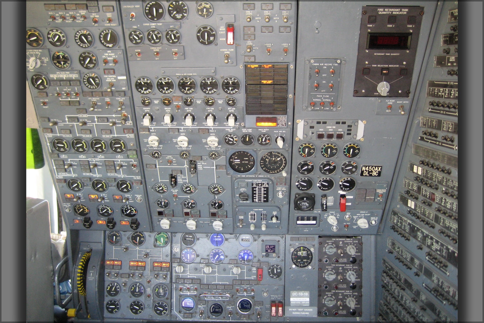24"x36" Gallery Poster, Engineers station in Tanker 910 dc-10 ...