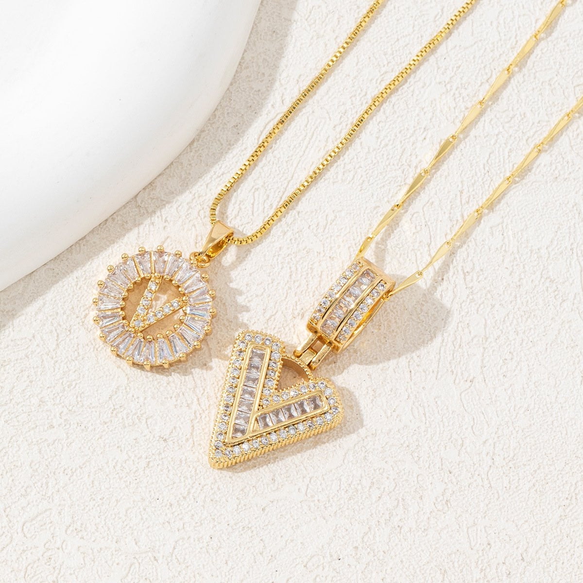 Paquete de 2 collares colgantes con letras iniciales. | Walmart en línea