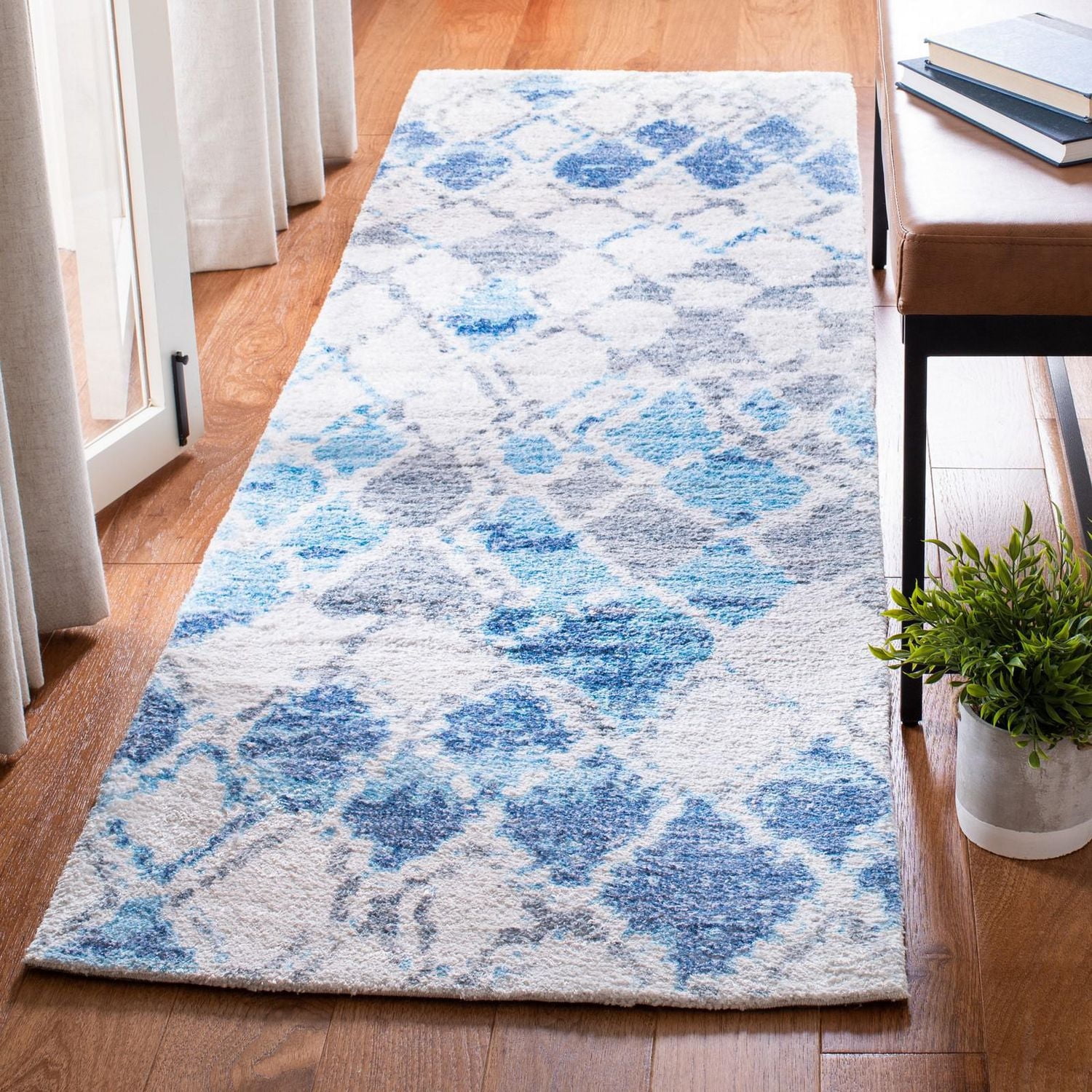 Click here for Safavieh Saffron Corynn Geometric Area Rug 23 X 8... prices