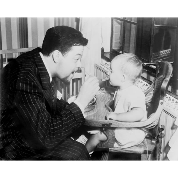 Orson Welles With His Baby Daughter History (24 x 18) - Walmart.ca