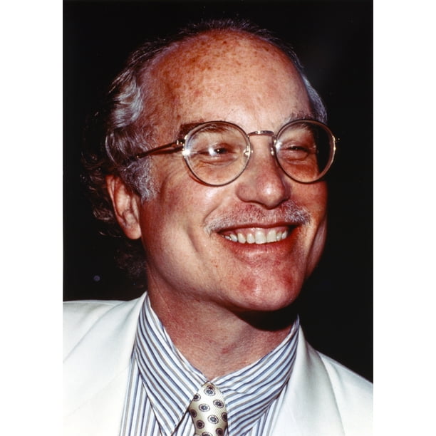 Richard Dreyfuss smiling in White Suit Photo Print (8 x 10) - Walmart.ca