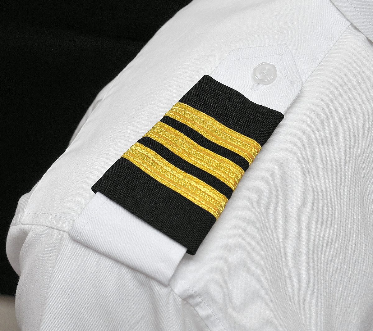 Peachtree Pilot Epaulets First Officer Three Bar Gold Metallic on Black ...