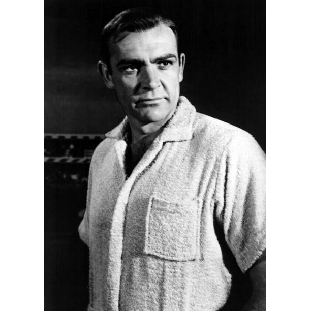 Sean Connery wears famous towelling pool outfit as James Bond ...