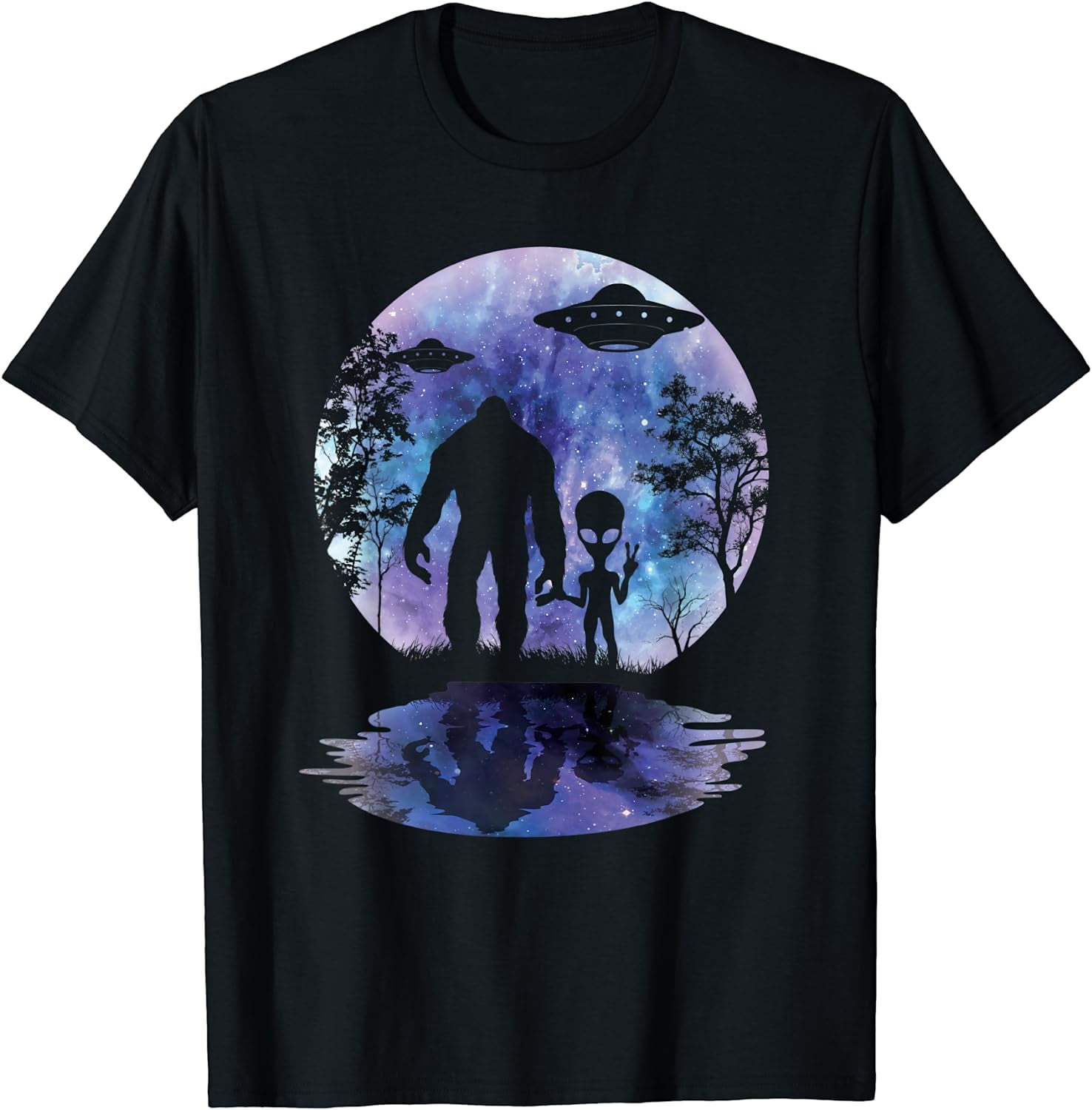 Alien Bigfoot Moon Sasquatch UFO Extraterrestrial Men women T-Shirt ...