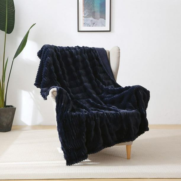 HOMETRENDS Sheared Faux Fur Polyester Throw, 100% polyester - Walmart.ca