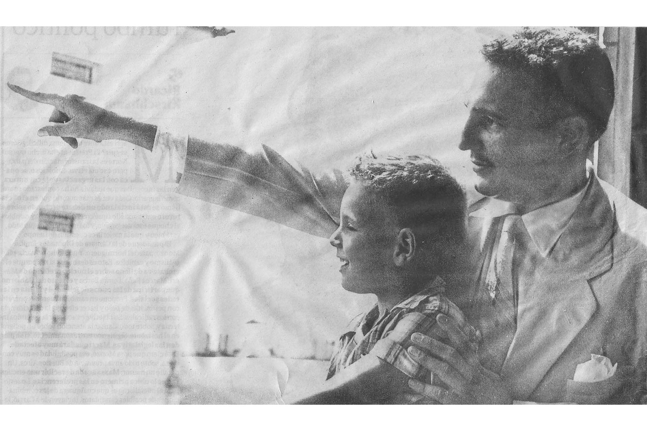 24x36 gallery poster, Fidel Castro with his son Angel in 1954 - Walmart.com