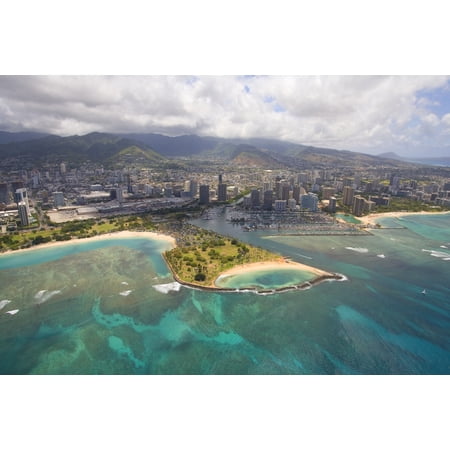 USA, Hawaii, Oahu, Ala Wai Yacht Basin and Ala Moana Beach Park ...