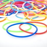 GOGO 100 Pcs Jelly Bracelets, 80s Rubber Wristbands, Thin Silicone ...