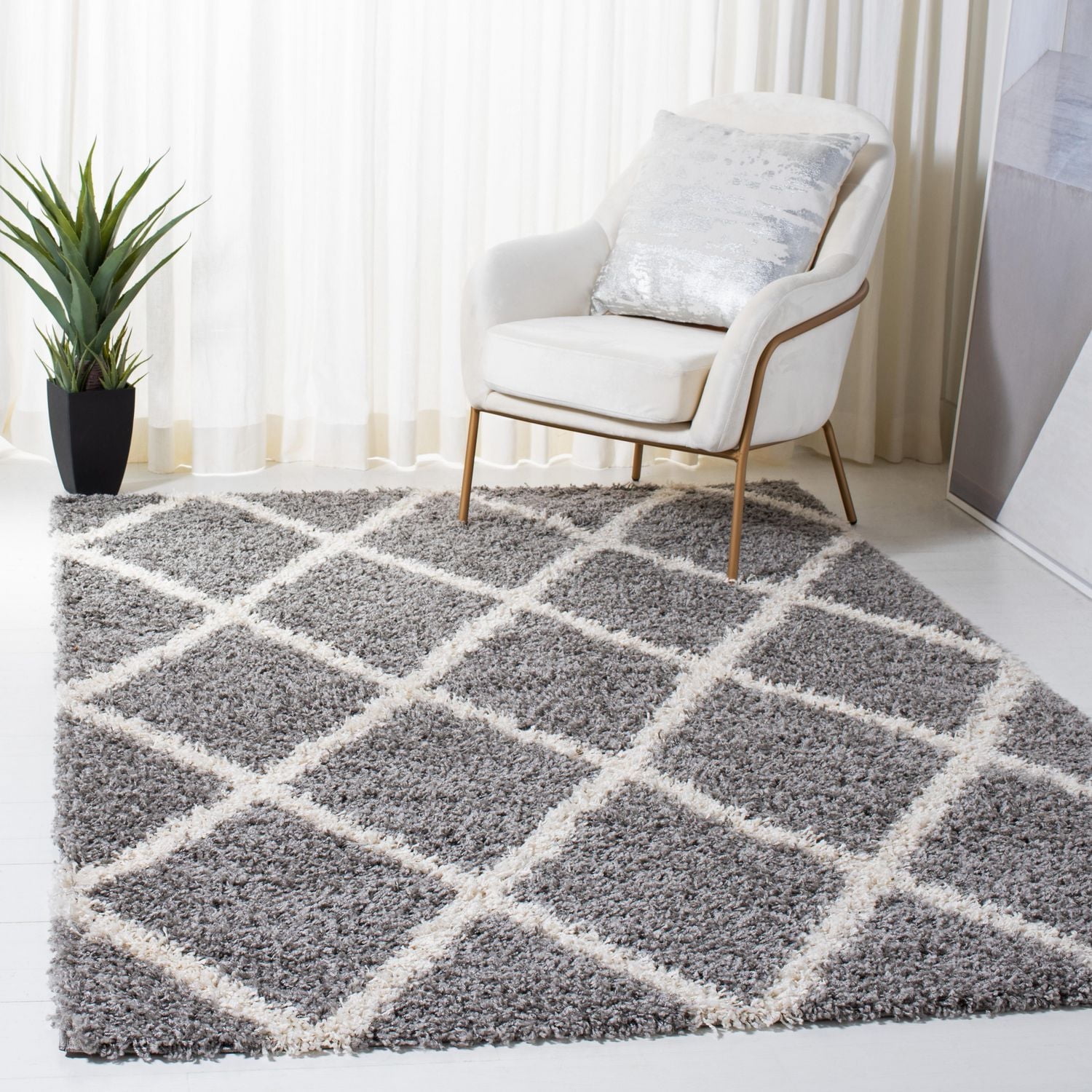 Click here for Safavieh Venus Quincy Geometric Trellis Shag Area... prices