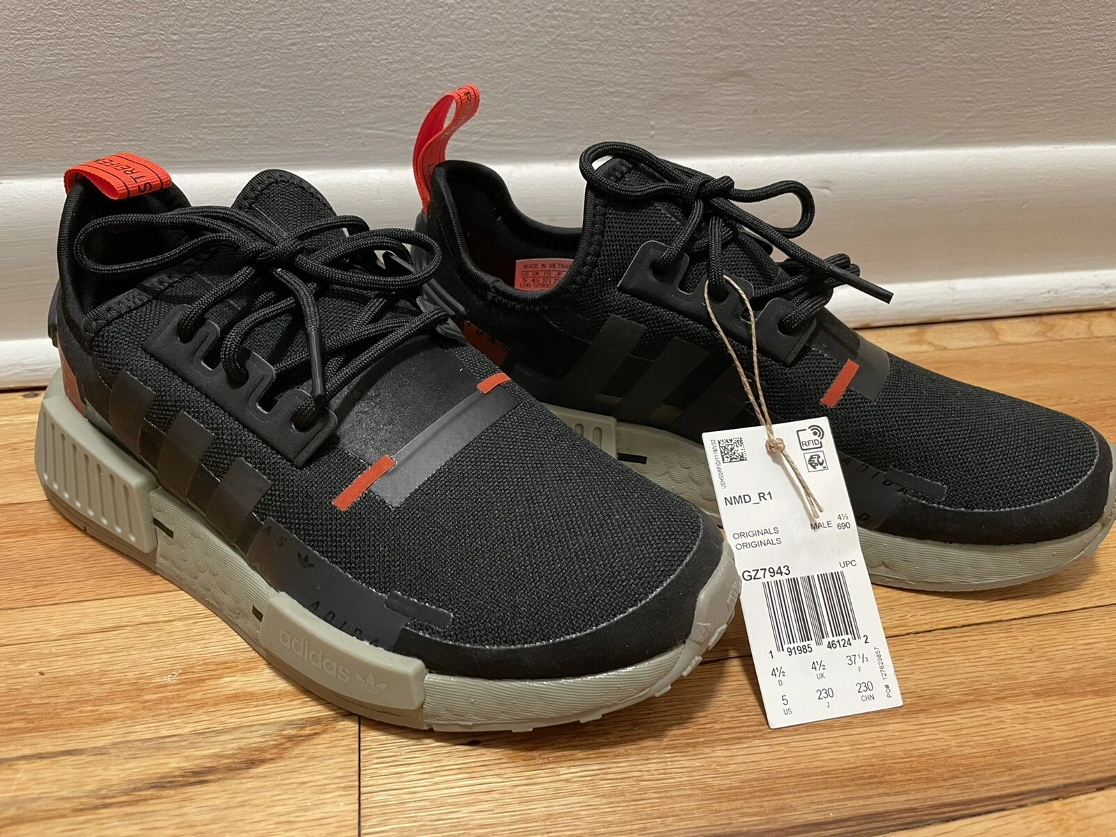 Youth 5 Male - Original Adi - das NMD _R1 Core Black Solar Red New ...