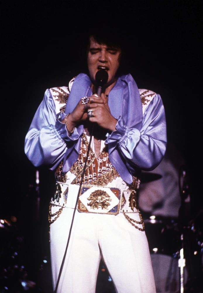 Elvis Presley performing on stage Photo Print (8 x 10) - Walmart.com