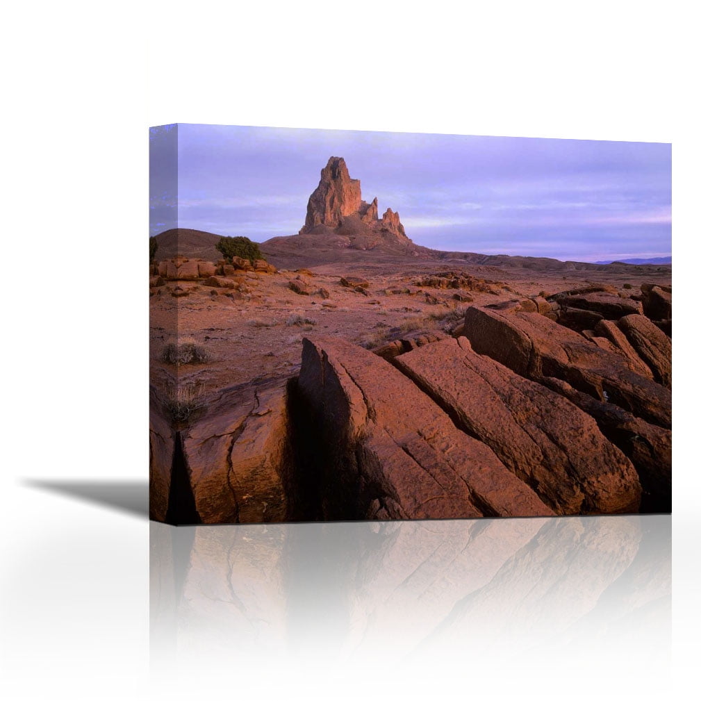 Agathla Peak, the basalt core of an extinct volcano, Monument Valley ...