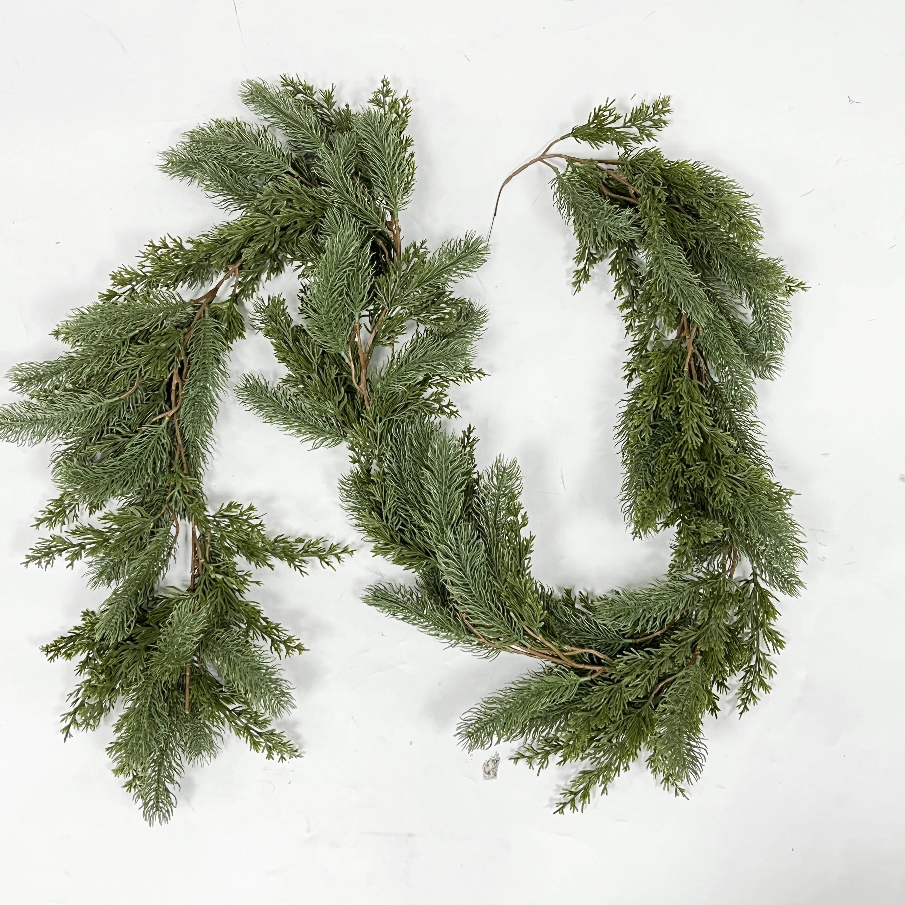 Gomaty 6Ft Artificial Pine Christmas Garland Winter Greenery Garland ...