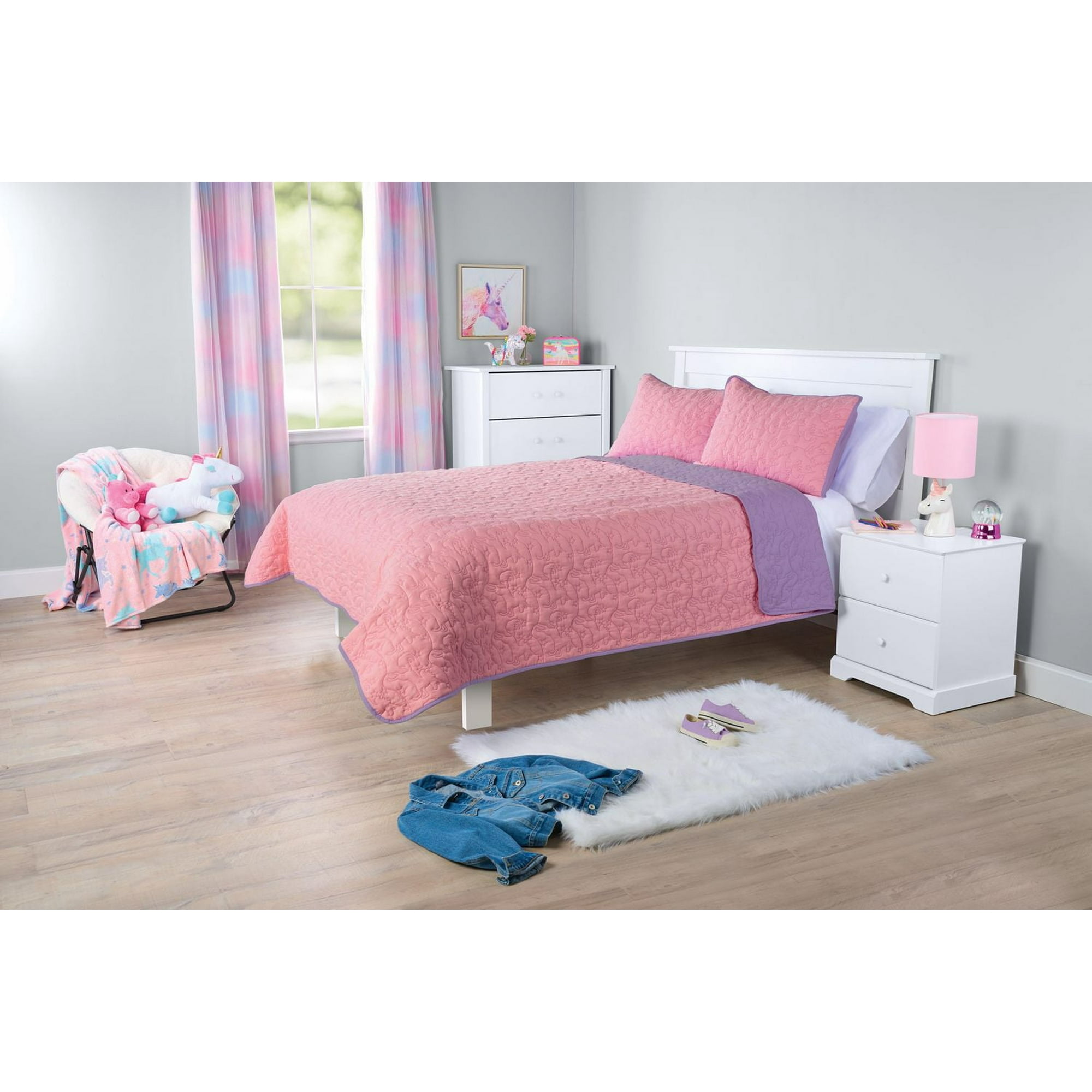 Click here for Mainstays Kids Reversible Quilt Set prices
