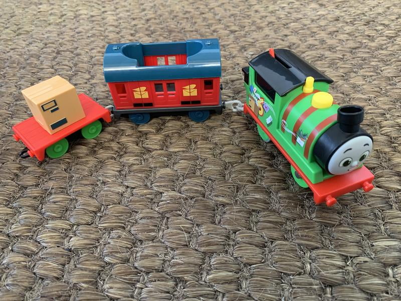 Thomas The Tank Engine Trains THOMAS && FRIENDS Set Of 4 Motorized Toy ...