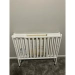 Delta Children Lee Portable Folding Mini Crib with 1.5-Inch Mattress ...