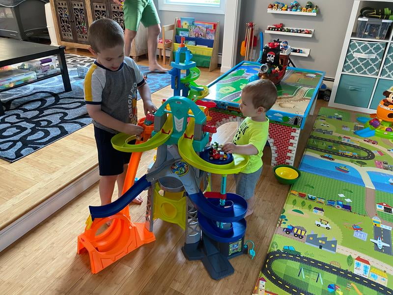 Launch and loop raceway store