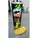 Pringles Hot Ones Verde Potato Crisps Chips, Spicy Snacks, 5.5 oz ...