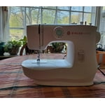 SINGER® M1500 Lightweight Portable Sewing Machine, 57 Stitch ...