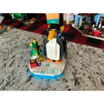 LEGO Build Set Christmas Penguin 40498 with Rotating Features and Gifts ...