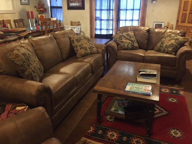 Larkinhurst Sofa | Cabinets Matttroy