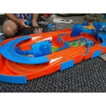 Hot Wheels Slot Track Pack with Carrying Case, Two 1:64 Cars, and 5.5 ...