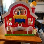 Kid Connection Farm House Play Set with Animals - Lights Up with Sound ...