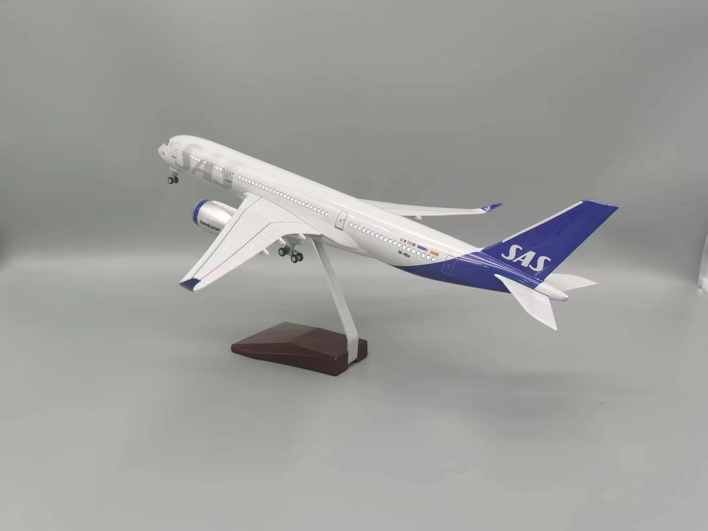 1:130 Scale Model Plane A350-900 SAS Airplanes Model 47CM Scandinavian ...