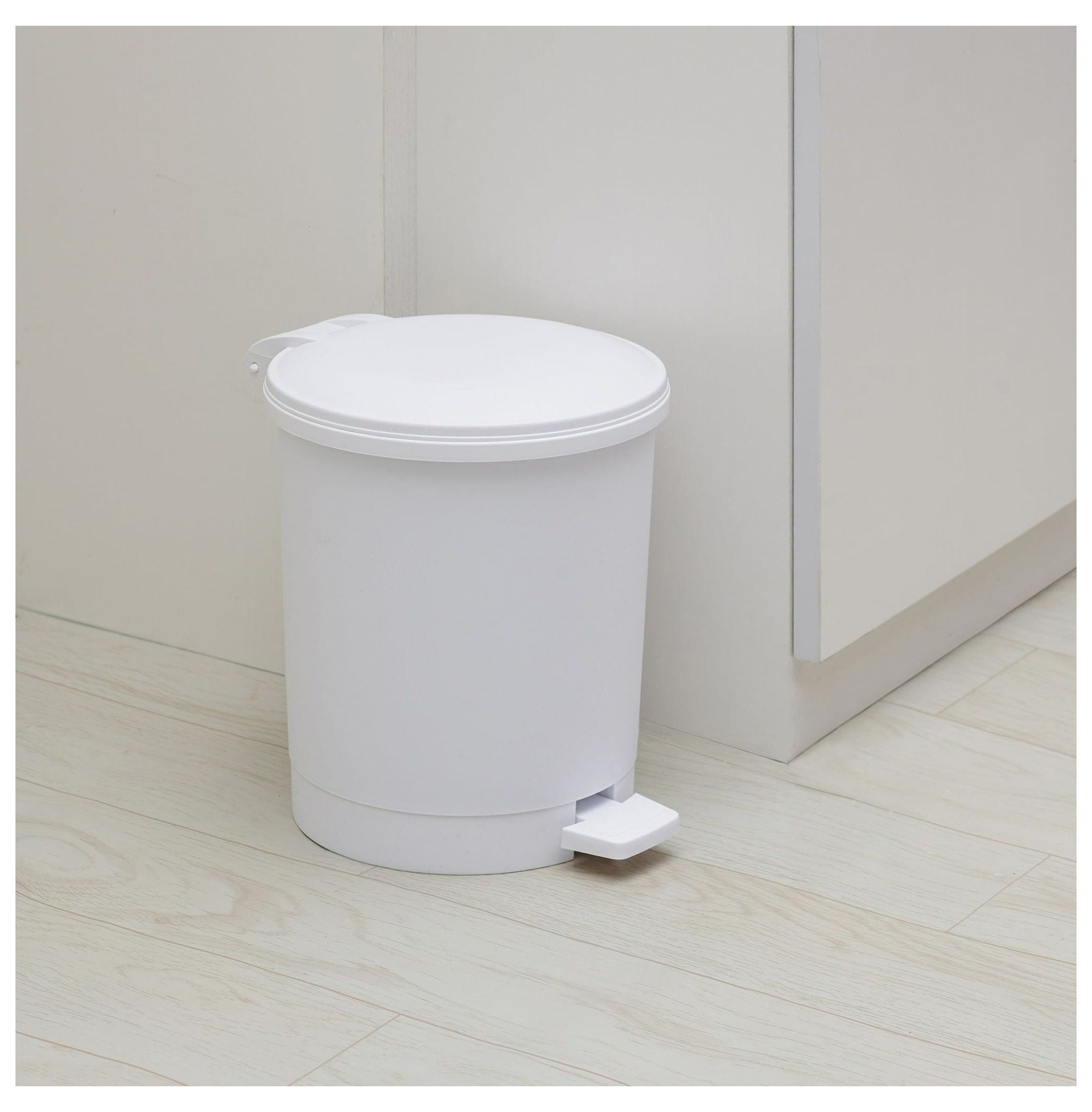 1.5 Gallon Round White Plastic Indoor Step Trash Can for Bathroom ...