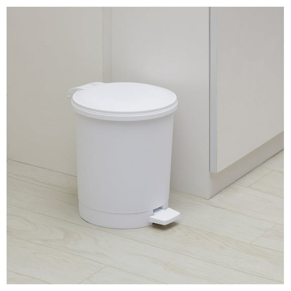 1.5 Gallon Round White Plastic Indoor Step Trash Can for Bathroom ...