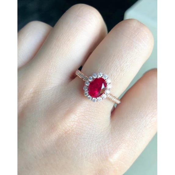 1.5CT Oval Cut Red stone Moissanite Halo Setting Ring with Clear Accent ...