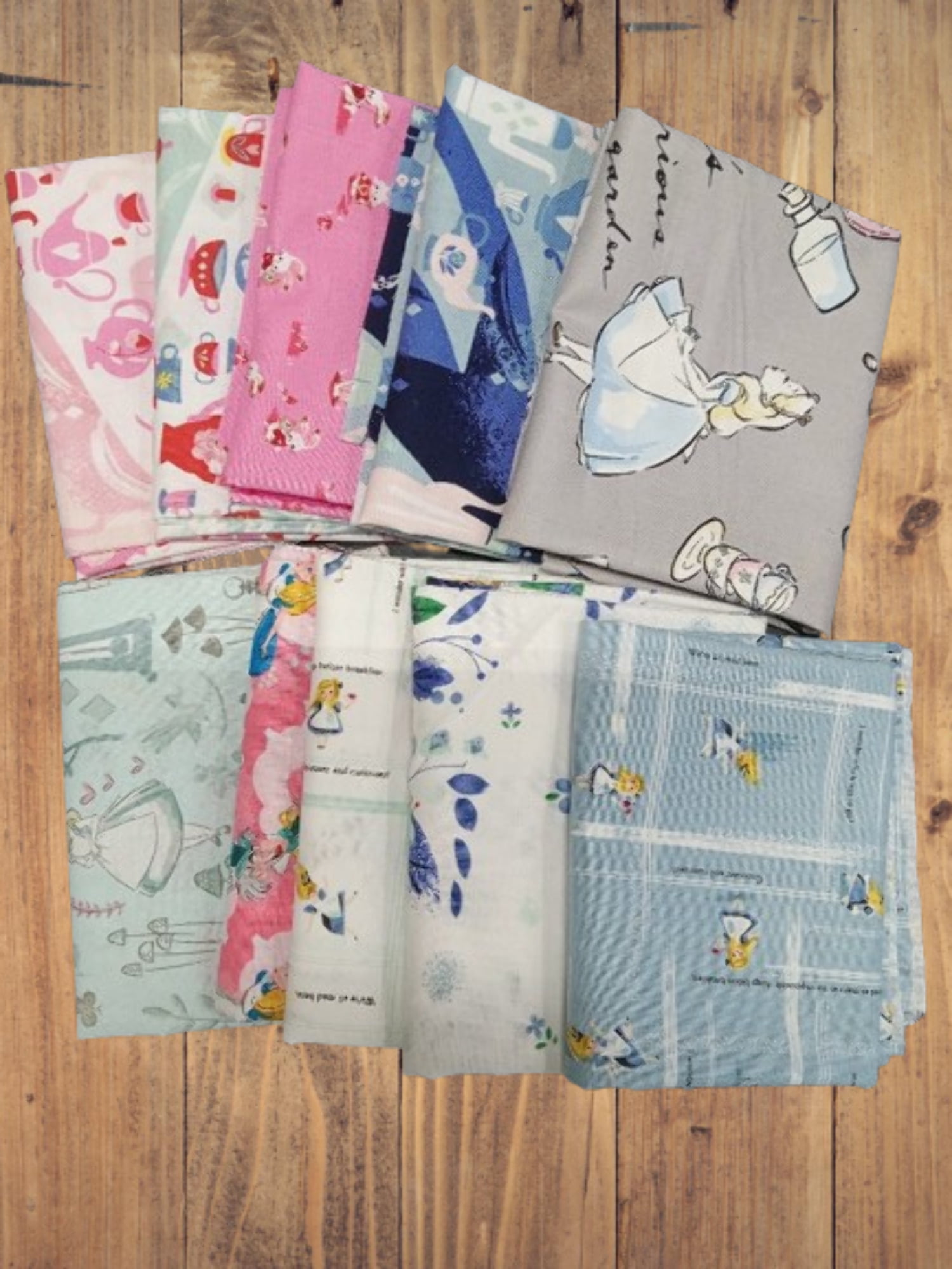10 Fat Quarters - Assorted Alice in Wonderland Fat Quarter Bundle ...