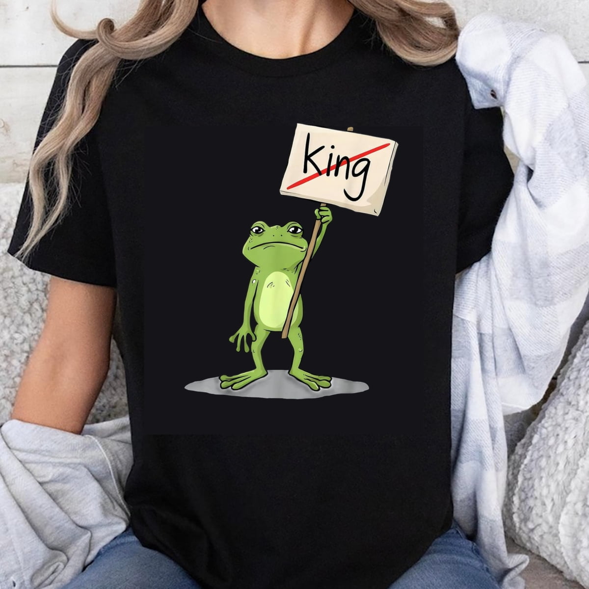 100% Cotton Frog Holding Sign King Crossed Out Funny Animal Graphic T ...