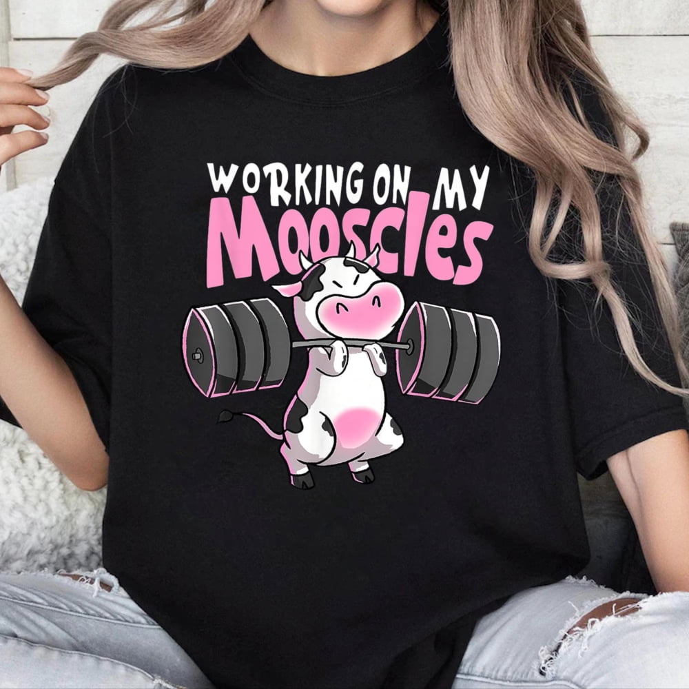 100% Cotton Unisex Working On My Mooscles Funny Gym Cow Weightlifting ...
