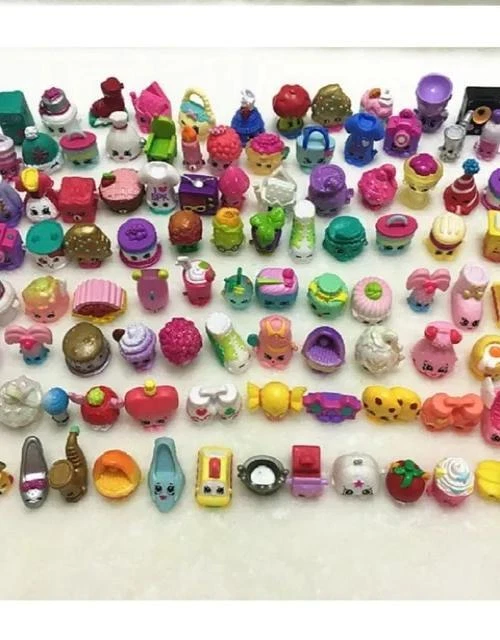 100-Piece Shopkins Mini Vinyl Doll Playset with Random Selection Action ...