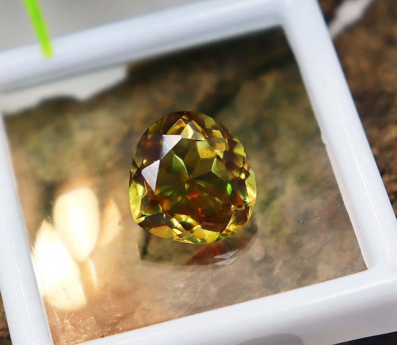 11 Carat Alexandrite Pear Cut Faceted Multi Color Changing Alexandrite ...