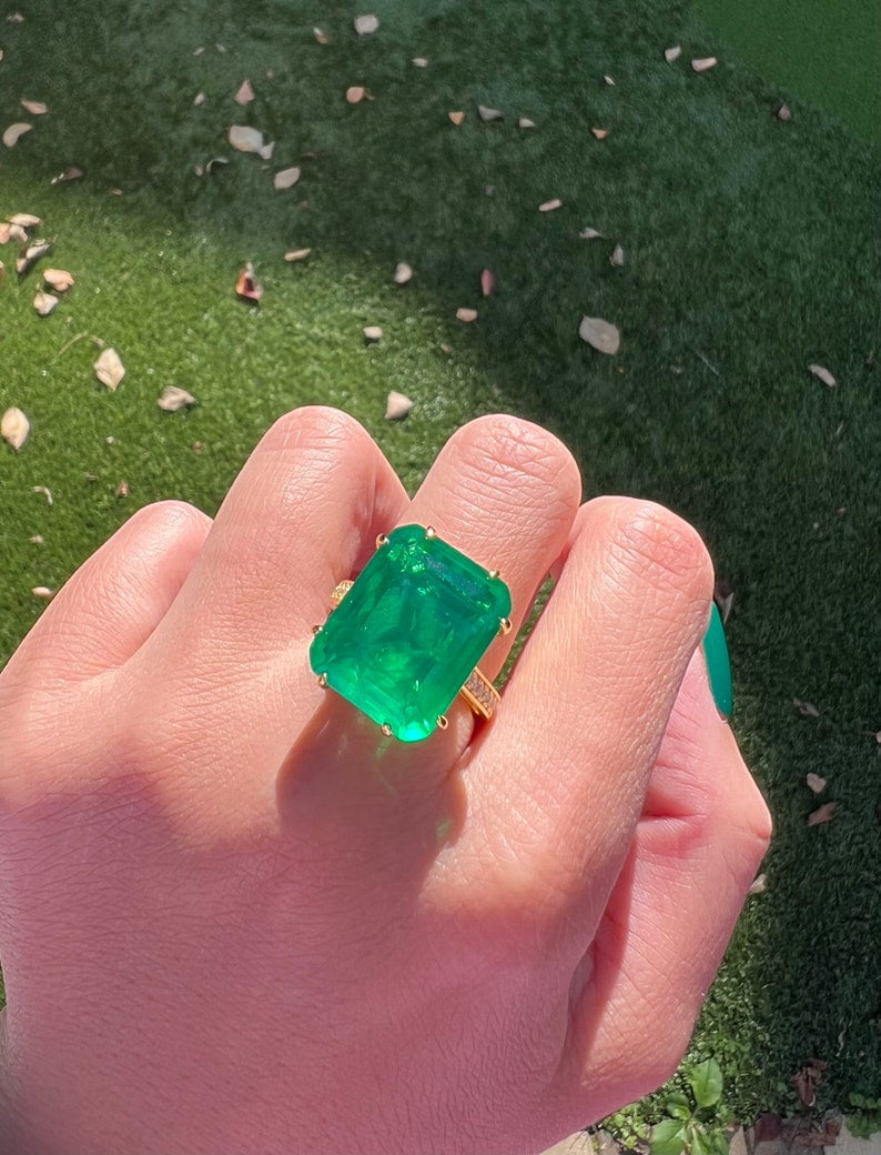 15 Carat Natural Emerald Green Gemstone Solitaire Engagement Ring, May ...