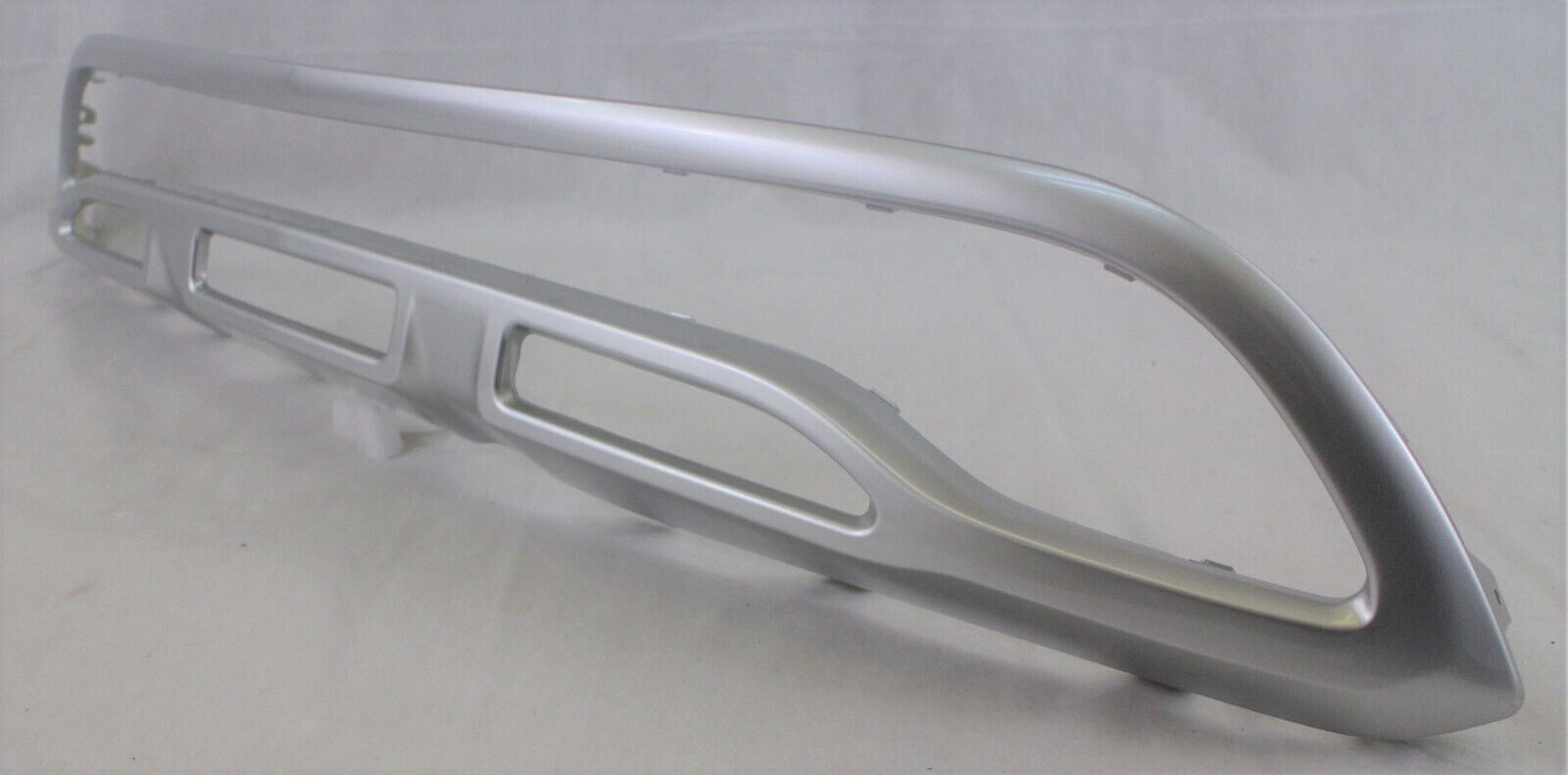 18- 20 GLA 250 front bumper lower center valance skid plate molding ...