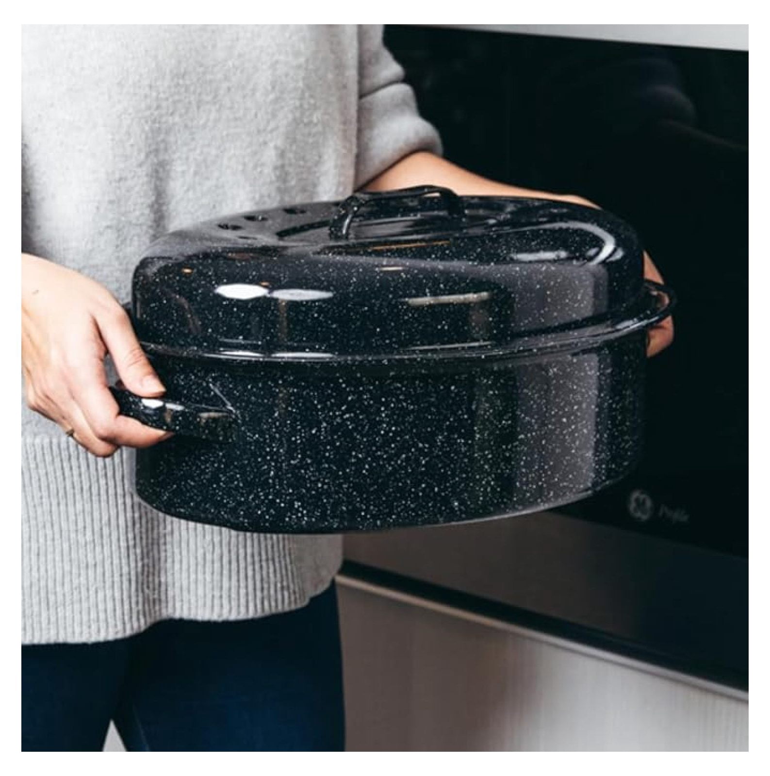 18" Covered Oval Roaster, 15 Pound Capacity, Roasting Pan - Oval ...