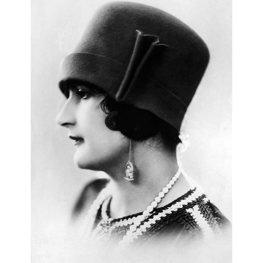 1927 Felt Cloche Hat From Paris. The Name 'Cloche' Means 'Bell' In ...