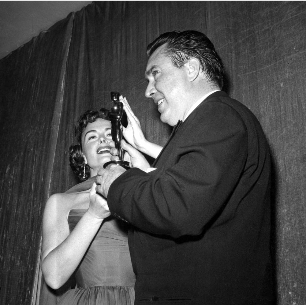 1954 Donna Reed Hands Edmond O'Brien [Best Supporting Actor History ...