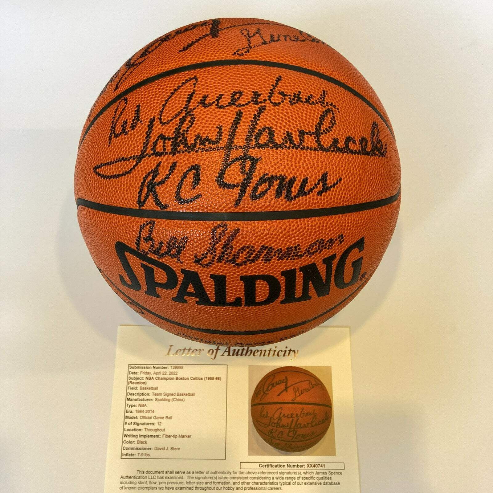 1958-1966 Boston Celtics NBA Champs Team Signed Basketball Bill Russell ...