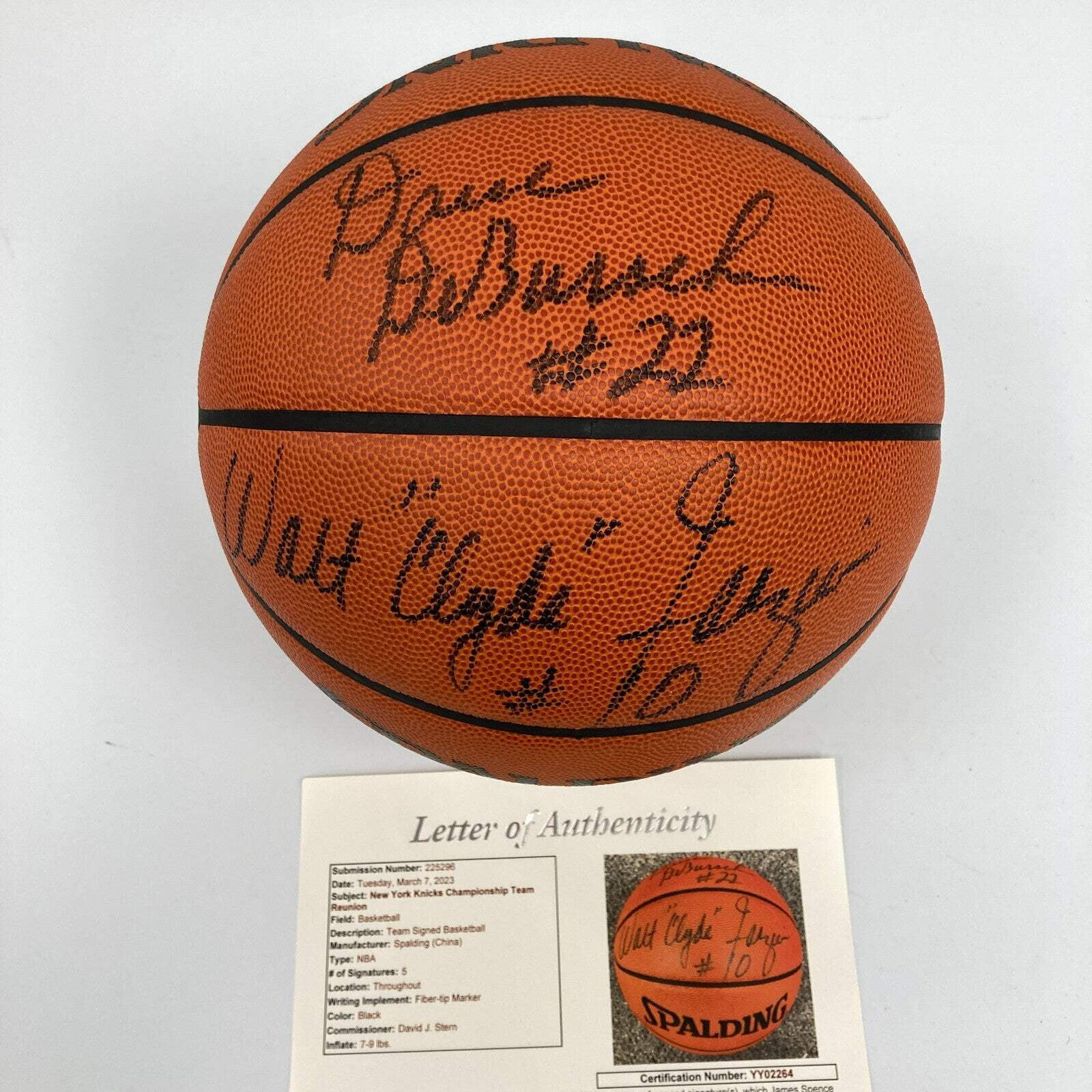 1972-73 New York Knicks NBA Champs Team Signed NBA Game Basketball JSA ...