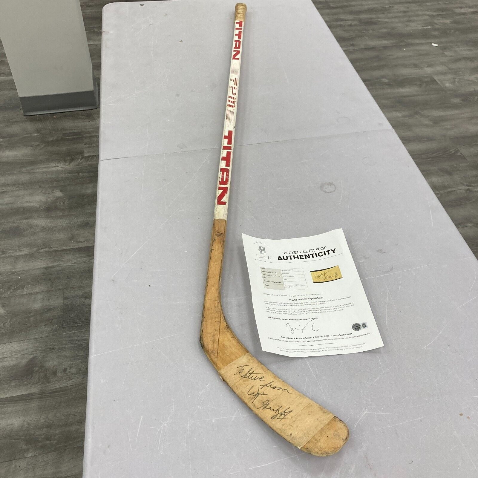 1981 Wayne Gretzky Signed Game Used Titan Hockey Stick Beckett COA ...