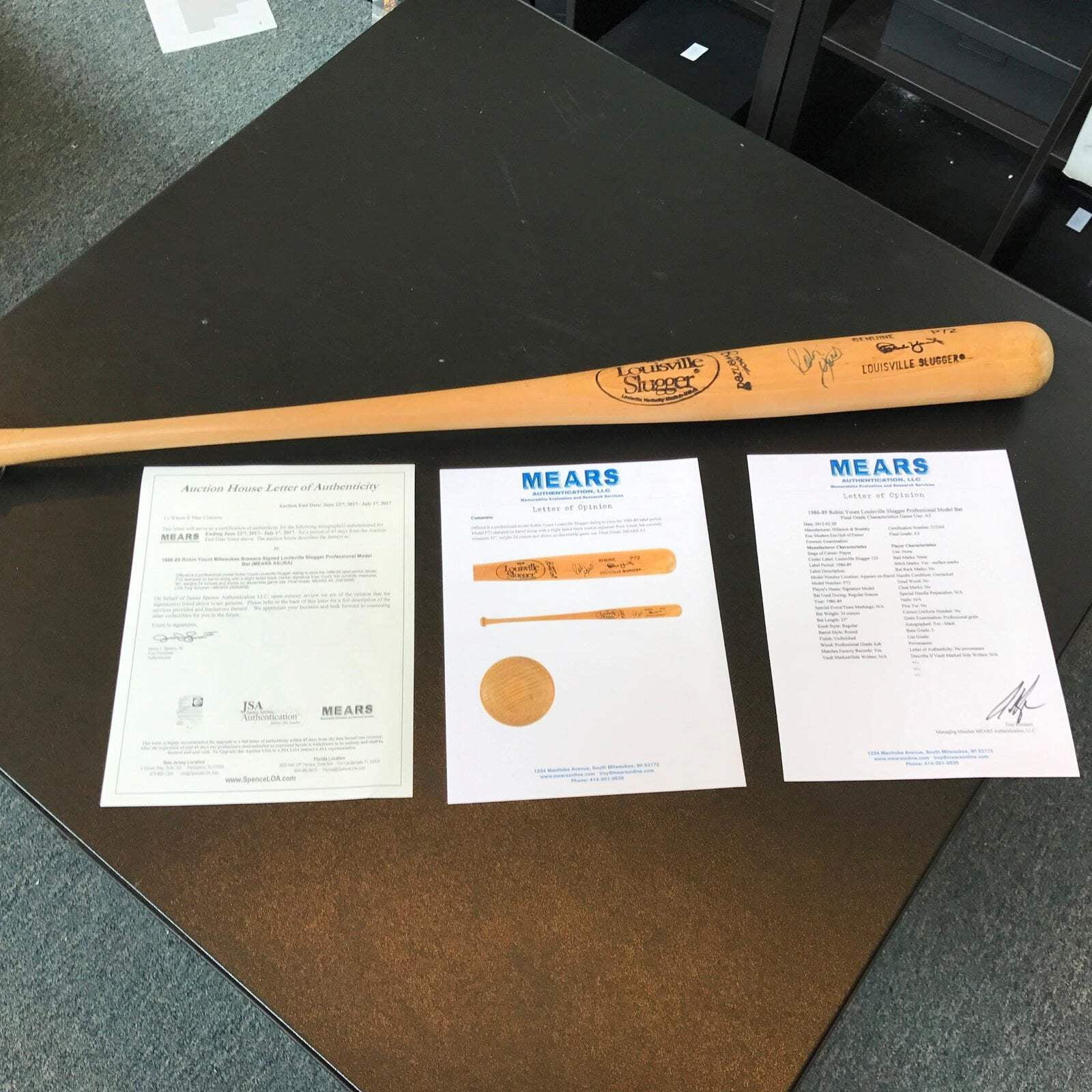 1986 Robin Yount Signed Game Issued Used Bat PSA DNA, JSA Mears COA ...