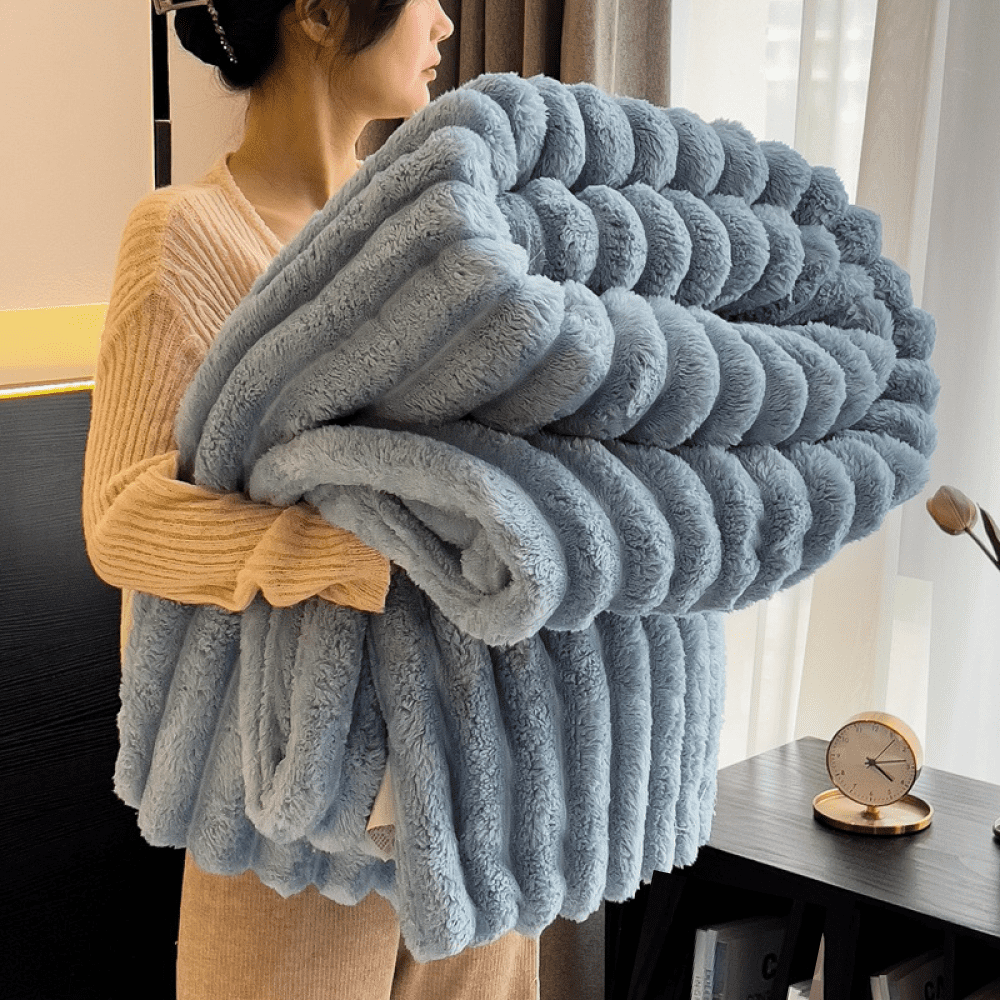 1pc Throw Blanket for Bed - 250GSM Soft & Warm Fluffy Blanket ...