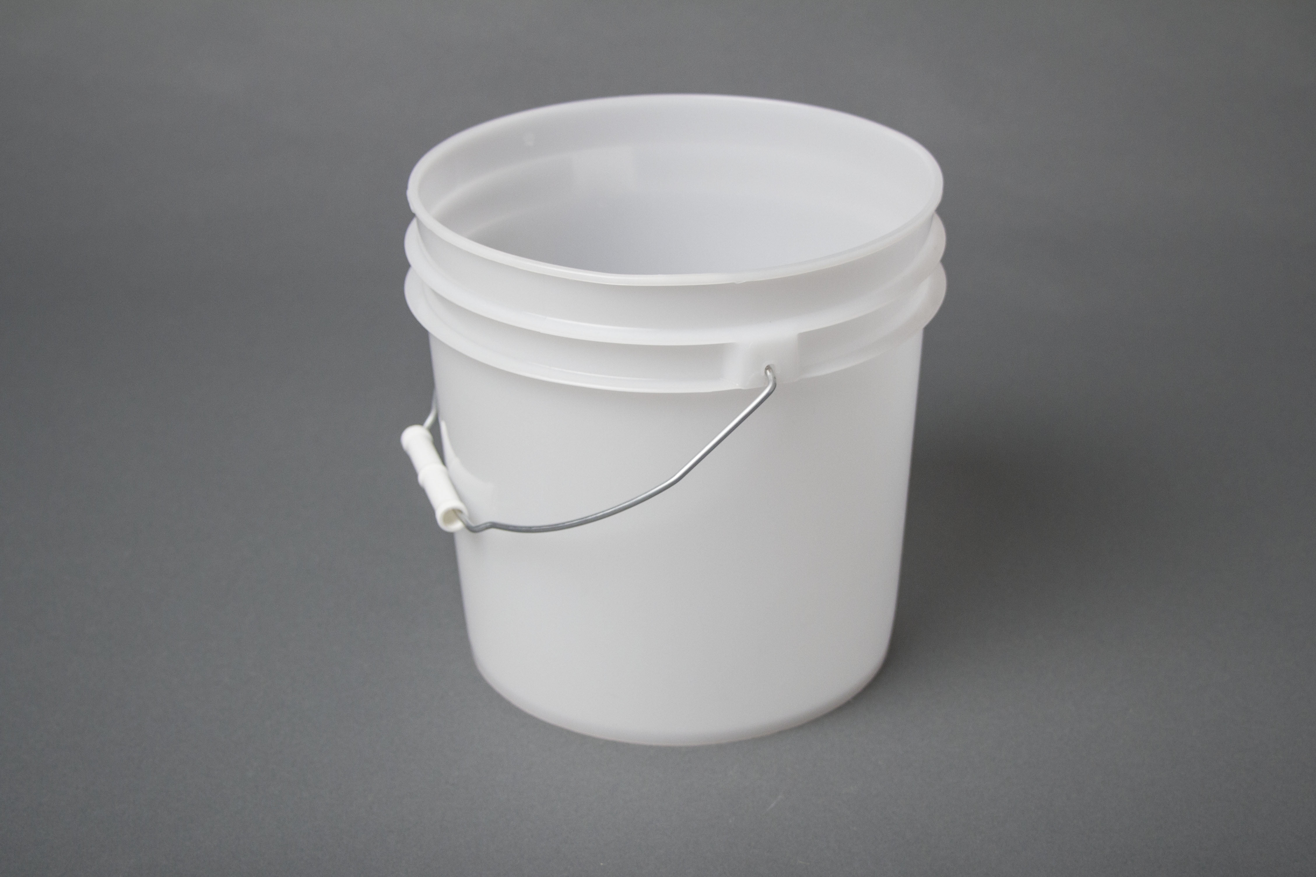 2 Gallon Plastic Bucket Pail with Metal Handle, Food Grade - Walmart.com