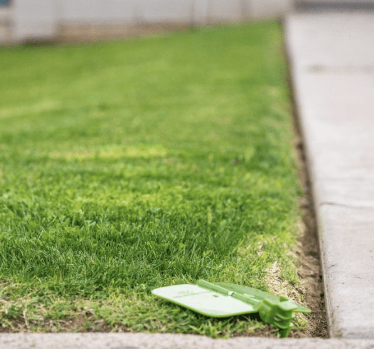 2 Pack Corner Design Green Sprinkler Shield Overspray Protector Guard ...