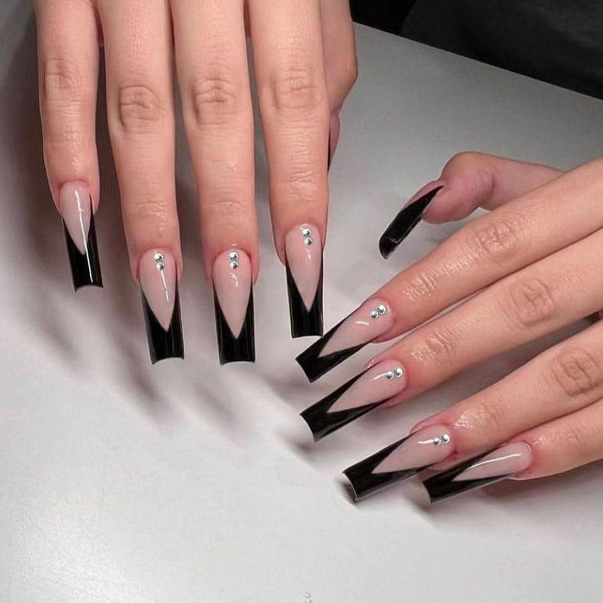 2 pieces of new wearable nails with rhinestones, bowknot, leopard print ...