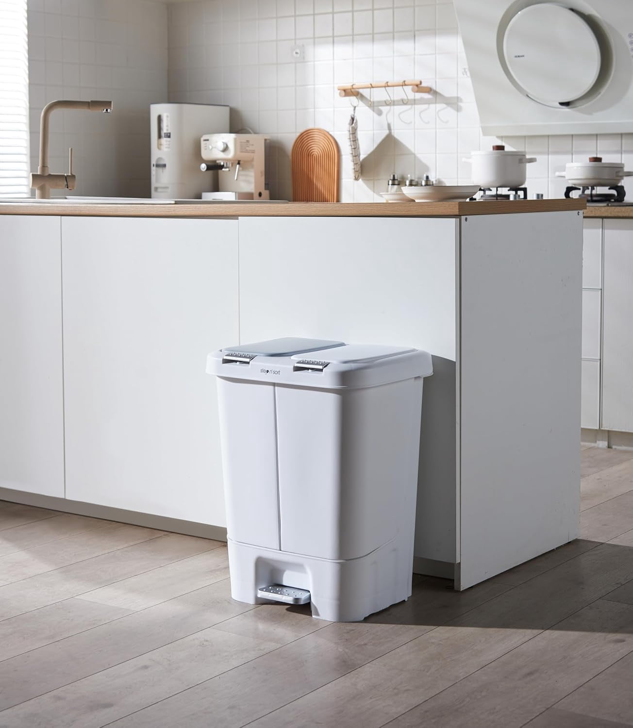 2 x 5.5 Gallon, Dual Trash and Recycling Bin with Slow Close Lid, White ...